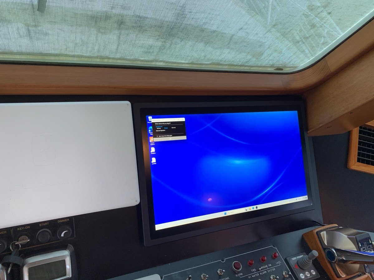 New Pilot House PC and Monitor – Fiddler